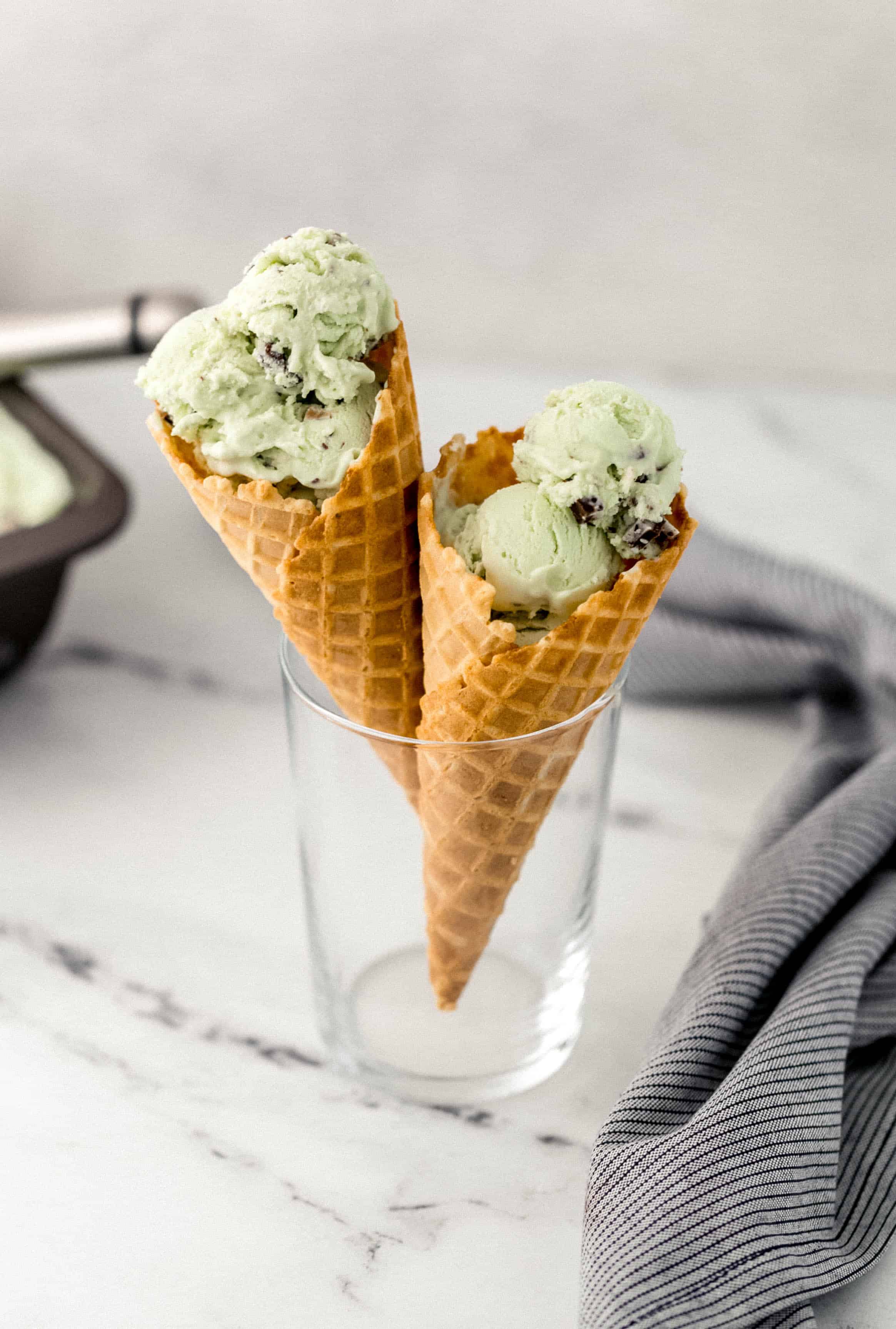Mint Chocolate Ice Cream {No Churn}