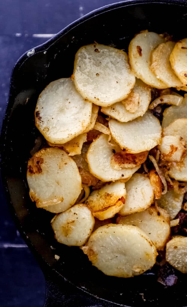 Southern Home Fried Potatoes & Onions (Crispy Skillet Potatoes)