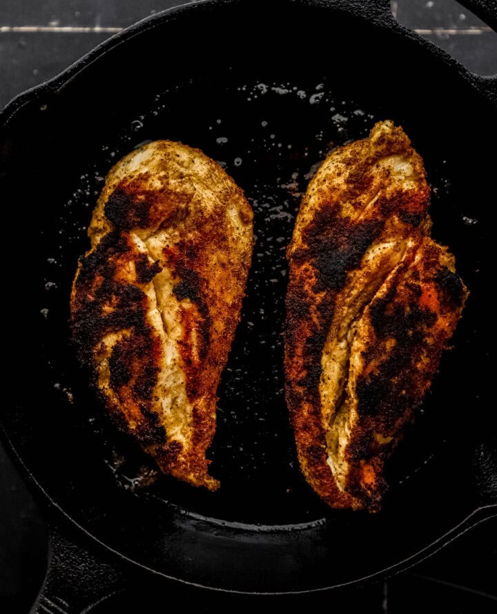 Juicy Cast Iron Chicken Breast (Easy Weeknight Recipe)
