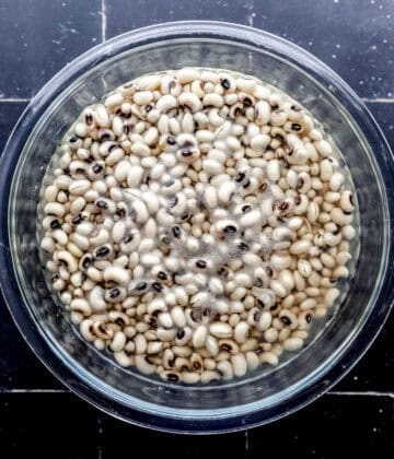 Southern Black Eyed Peas Recipe (Stovetop)